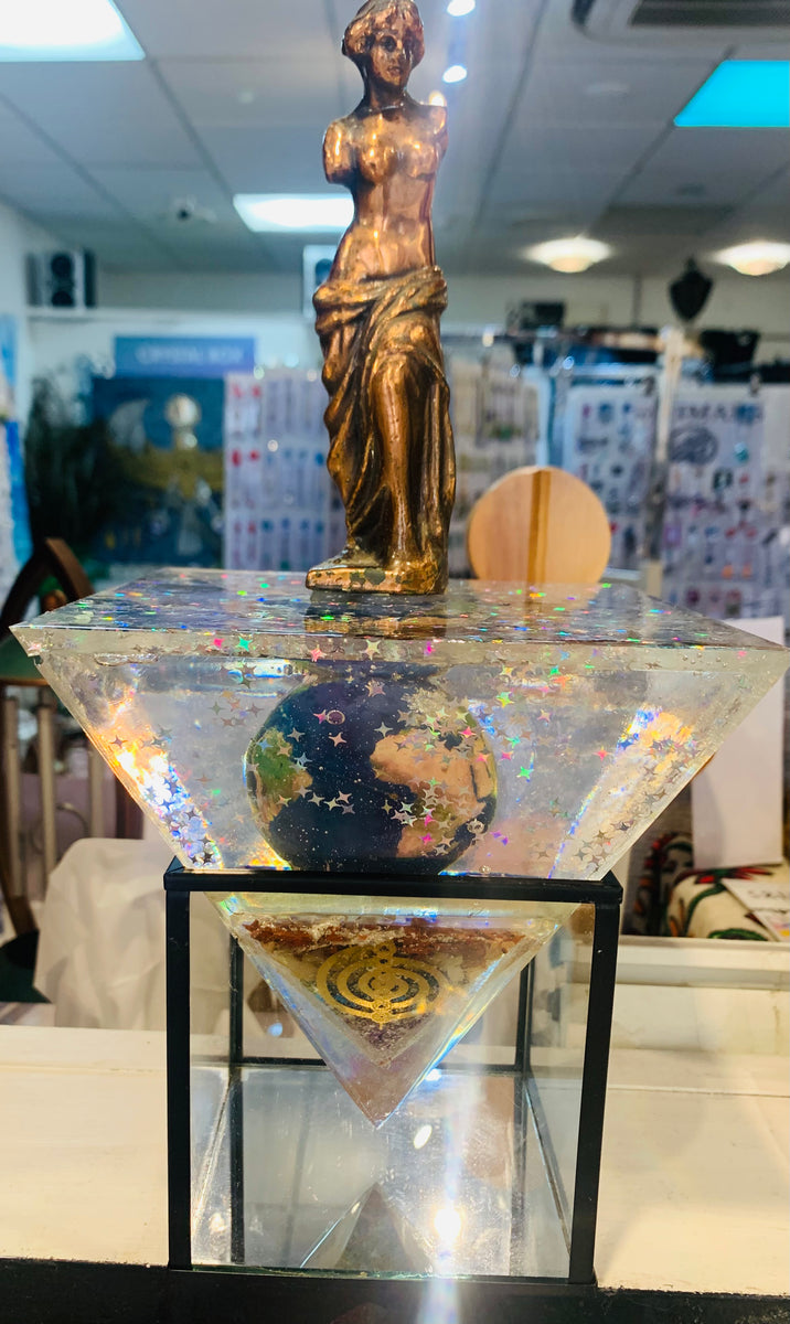 Venus Pyramid Ex-Large Orgonite 15cm – Crystal Box